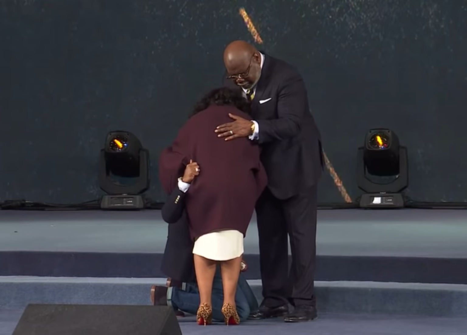 Bishop T.D. Jakes Offers Moving Prayer For Micah Stampley After the ...