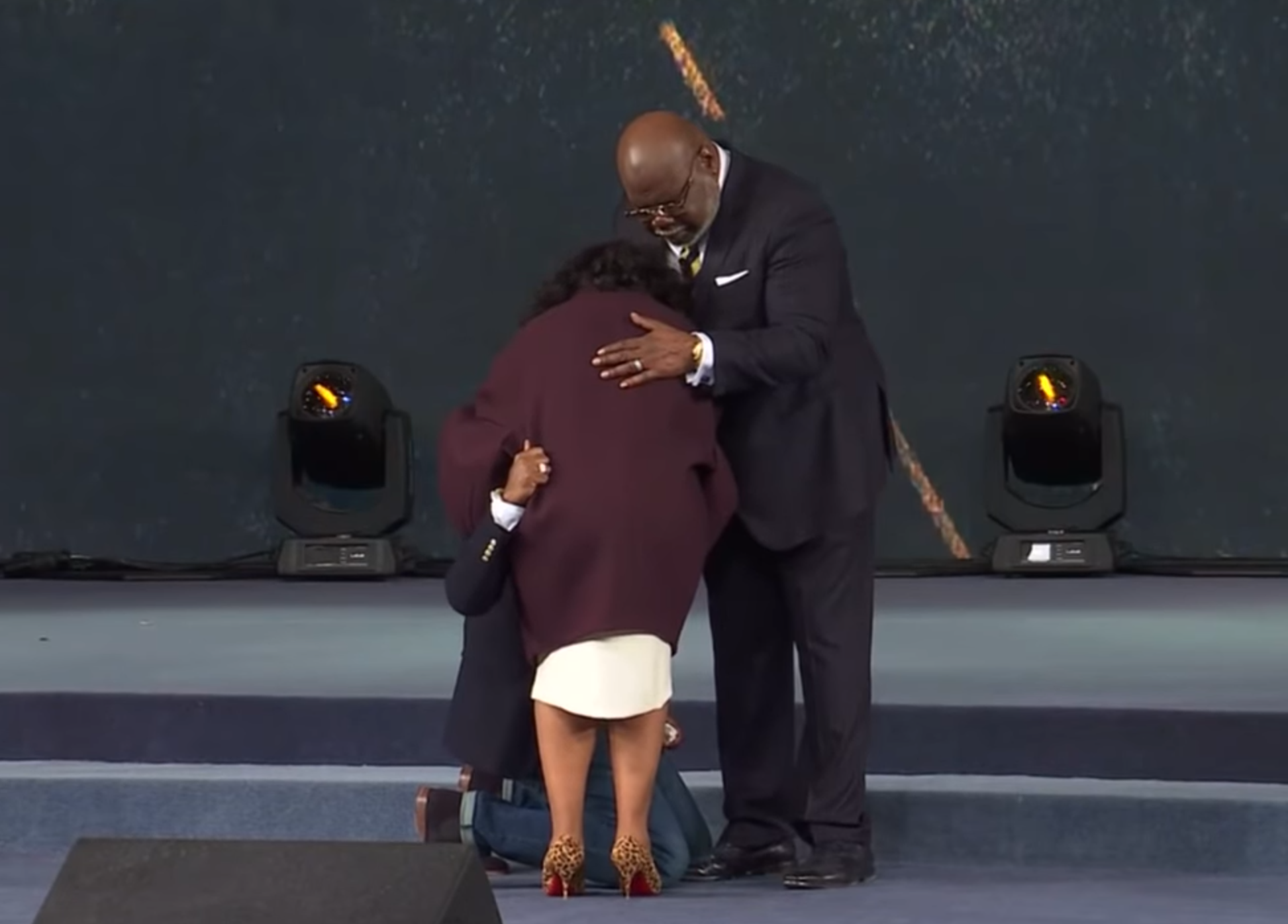 Bishop T.D. Jakes Offers Moving Prayer For Micah Stampley After the ...